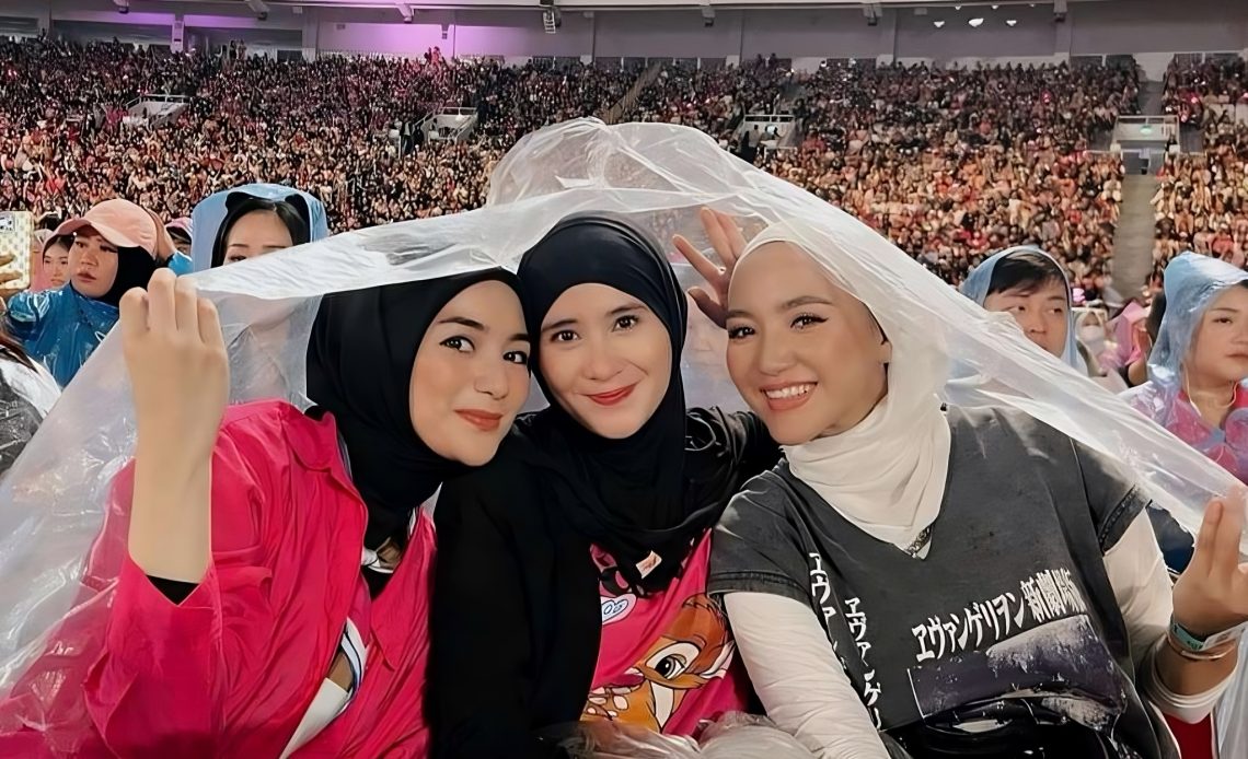 Bukan Sekadar Nonton, Tapi Fashion Show: Outfit Edgy dan Feminin BLINK ...